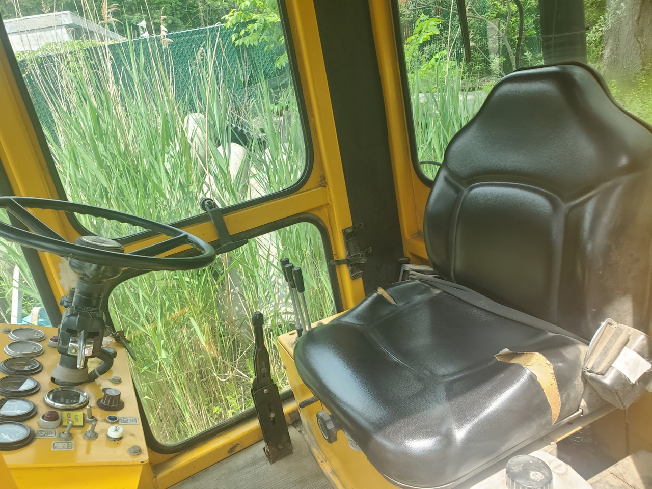 CONSTRUCTION SITE SWEEPER - WaldIn Sweep Master SW250 - Enclosed Cab ...