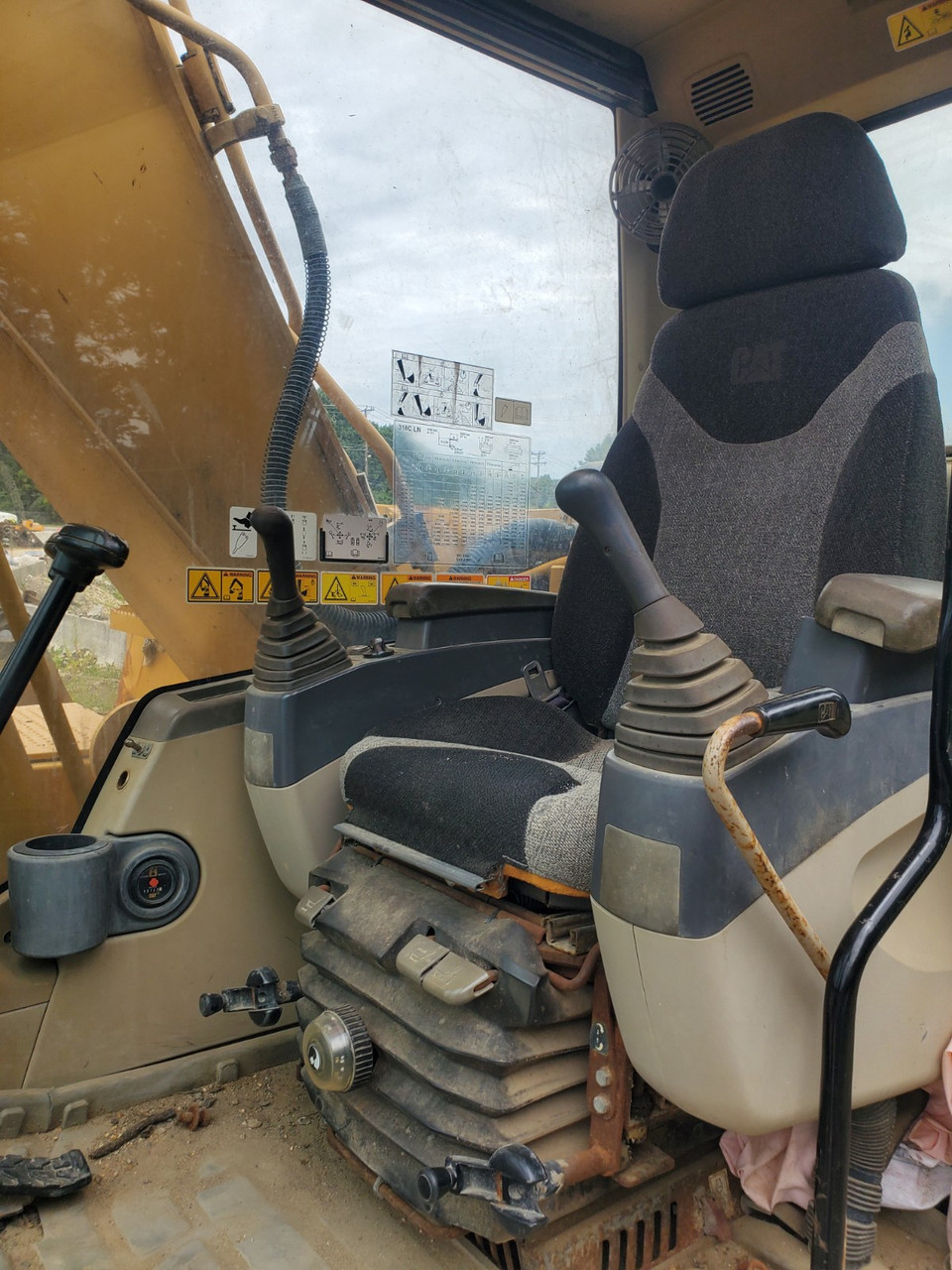 CAT EXCAVATOR 318C LN