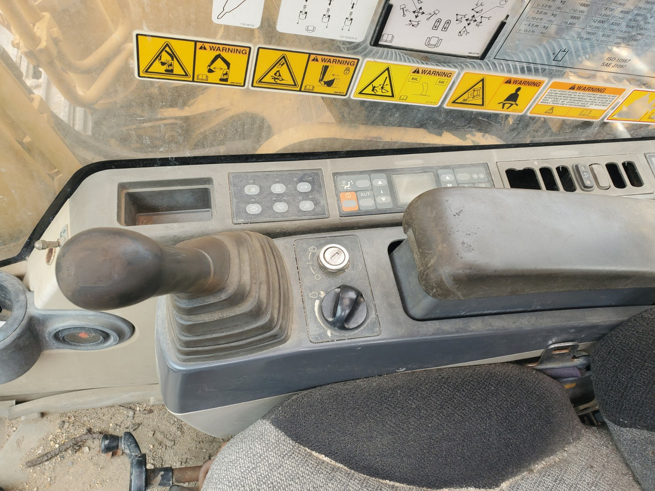 CAT EXCAVATOR 318C LN