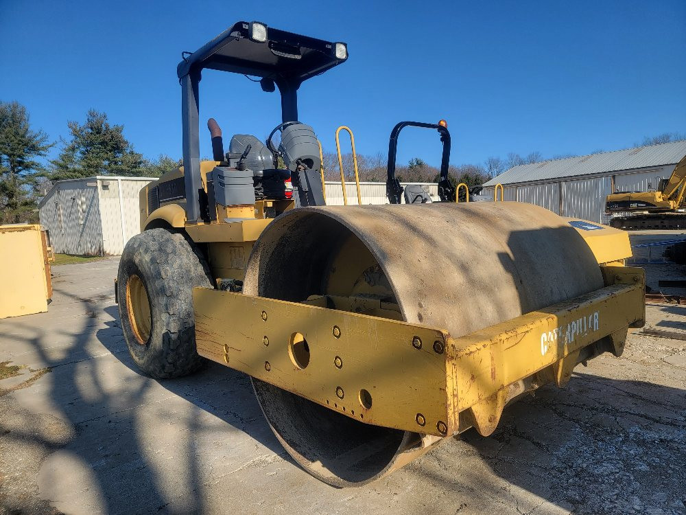 CAT CS563D Vibratory Dirt Roller