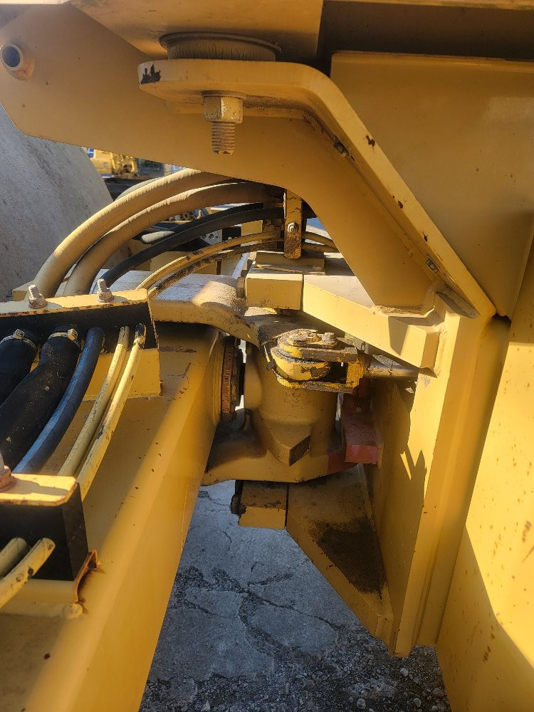 CAT CS563D Vibratory Dirt Roller