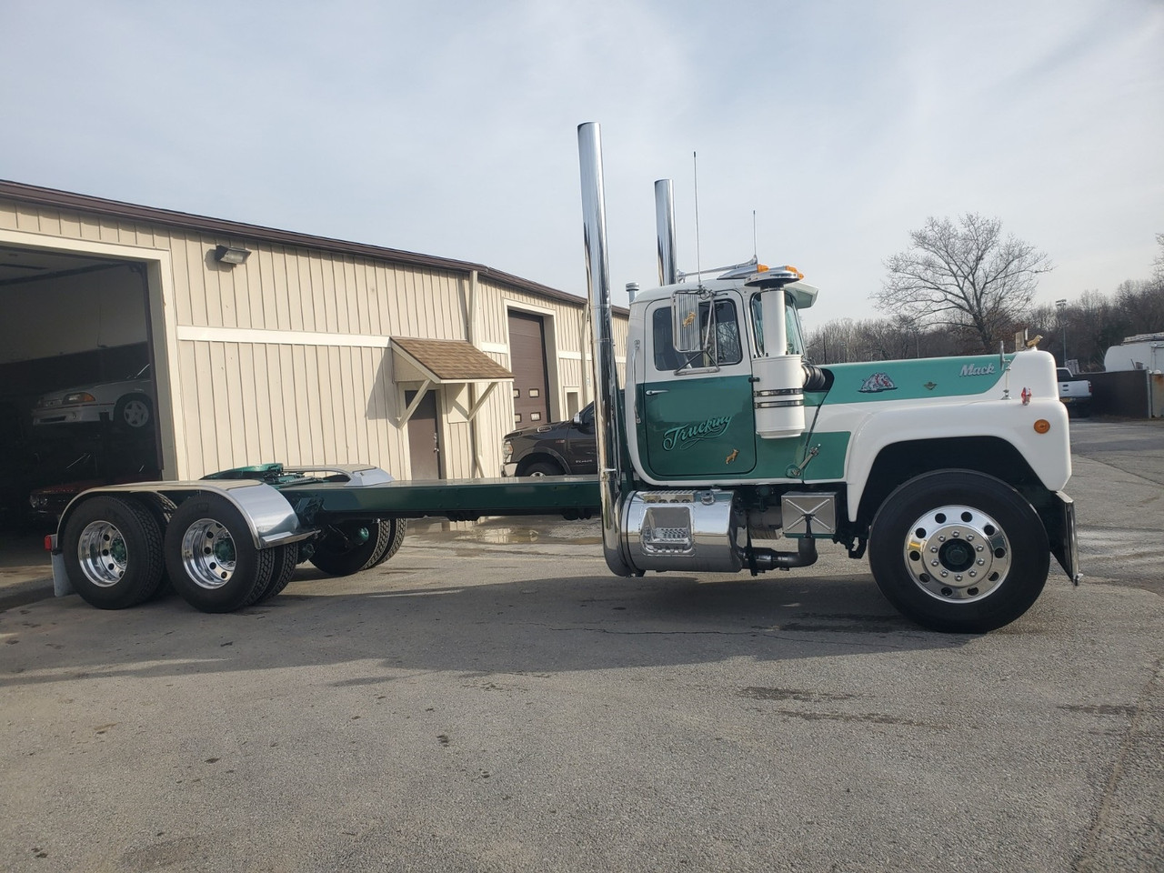 MACK R700 Tandem Custom Tractor