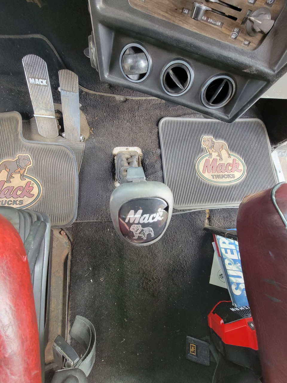 MACK SUPERLINER E-9 Double Eagle Sleeper