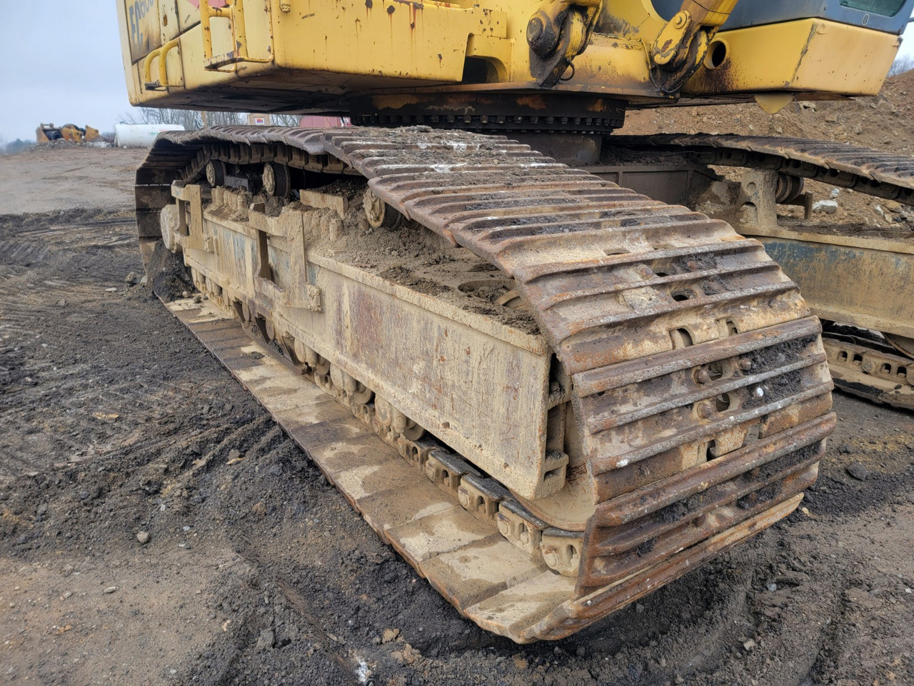 NEW HOLLAND EC600 EXCAVATOR