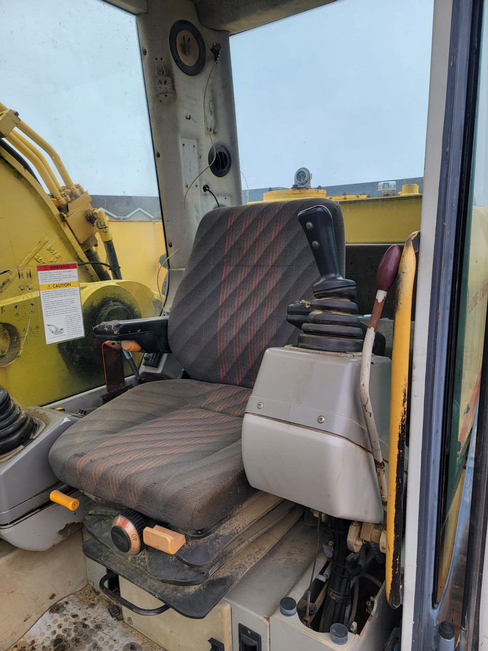 NEW HOLLAND EC600 EXCAVATOR