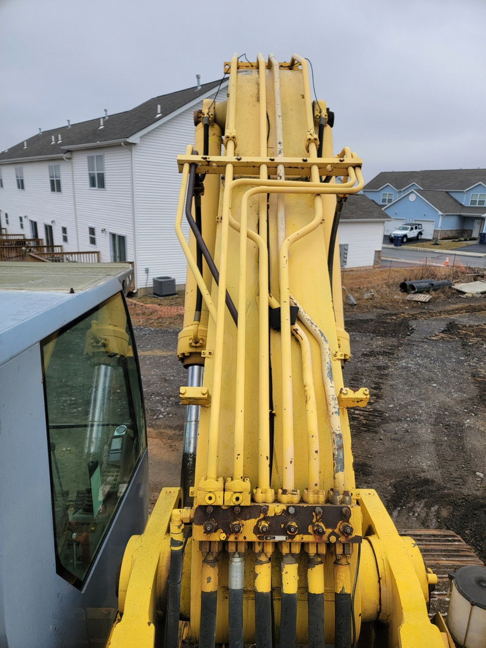 NEW HOLLAND EC600 EXCAVATOR