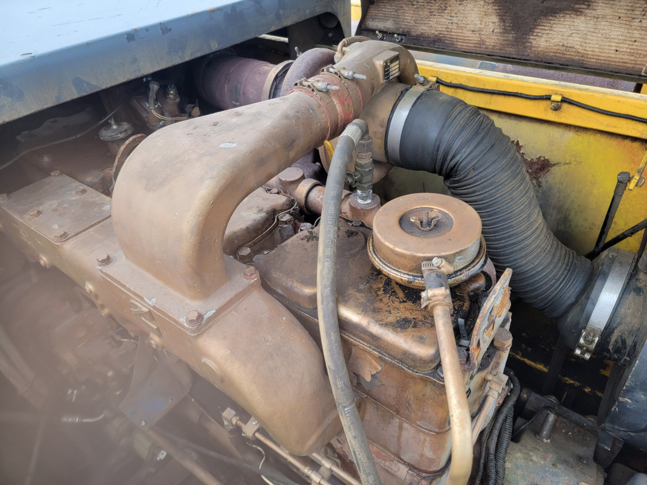 NEW HOLLAND EC600 EXCAVATOR