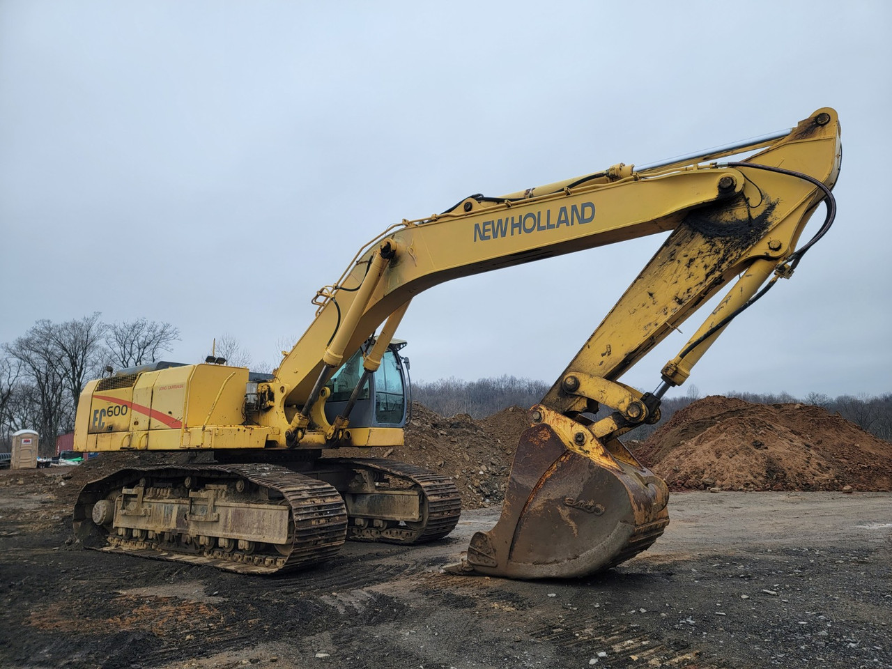 NEW HOLLAND EC600 EXCAVATOR