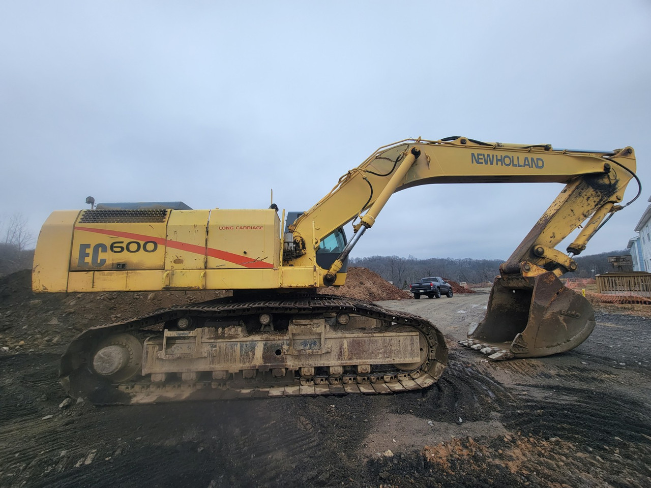 NEW HOLLAND EC600 EXCAVATOR