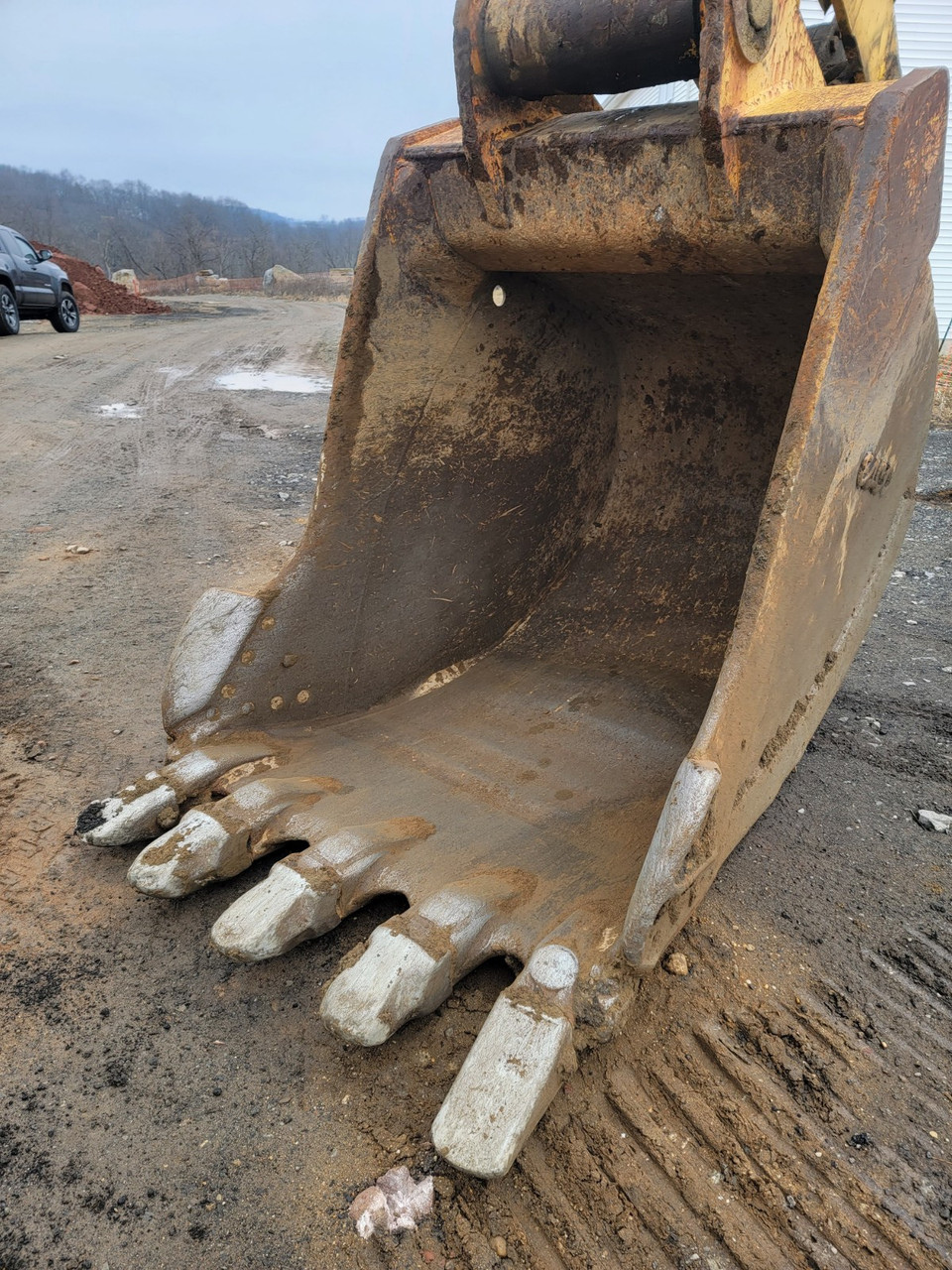 NEW HOLLAND EC600 EXCAVATOR