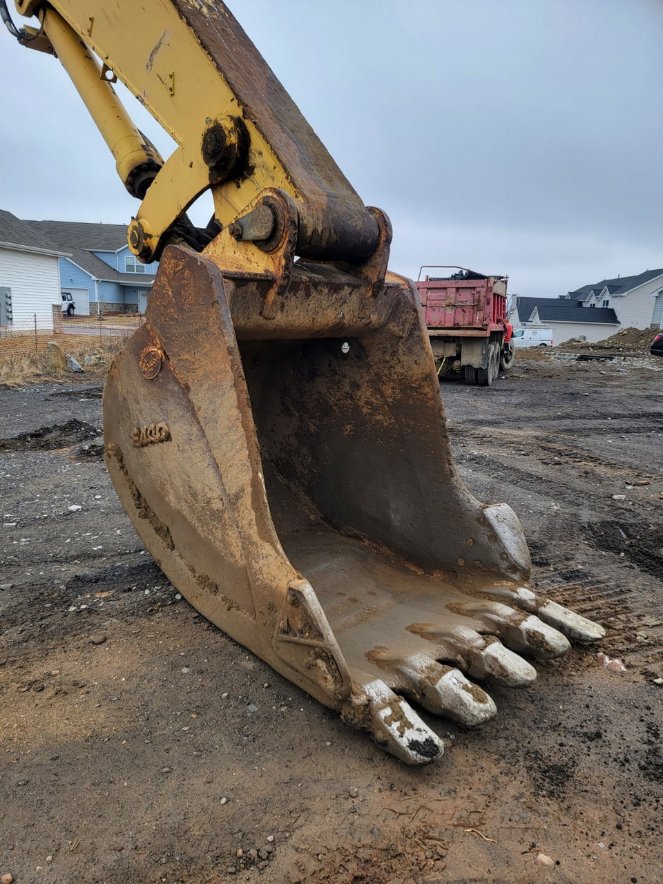 NEW HOLLAND EC600 EXCAVATOR