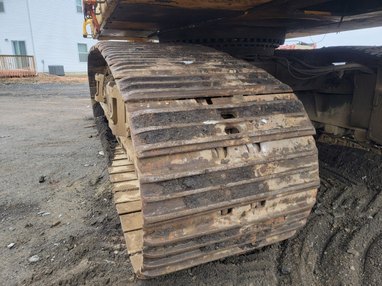 NEW HOLLAND EC600 EXCAVATOR