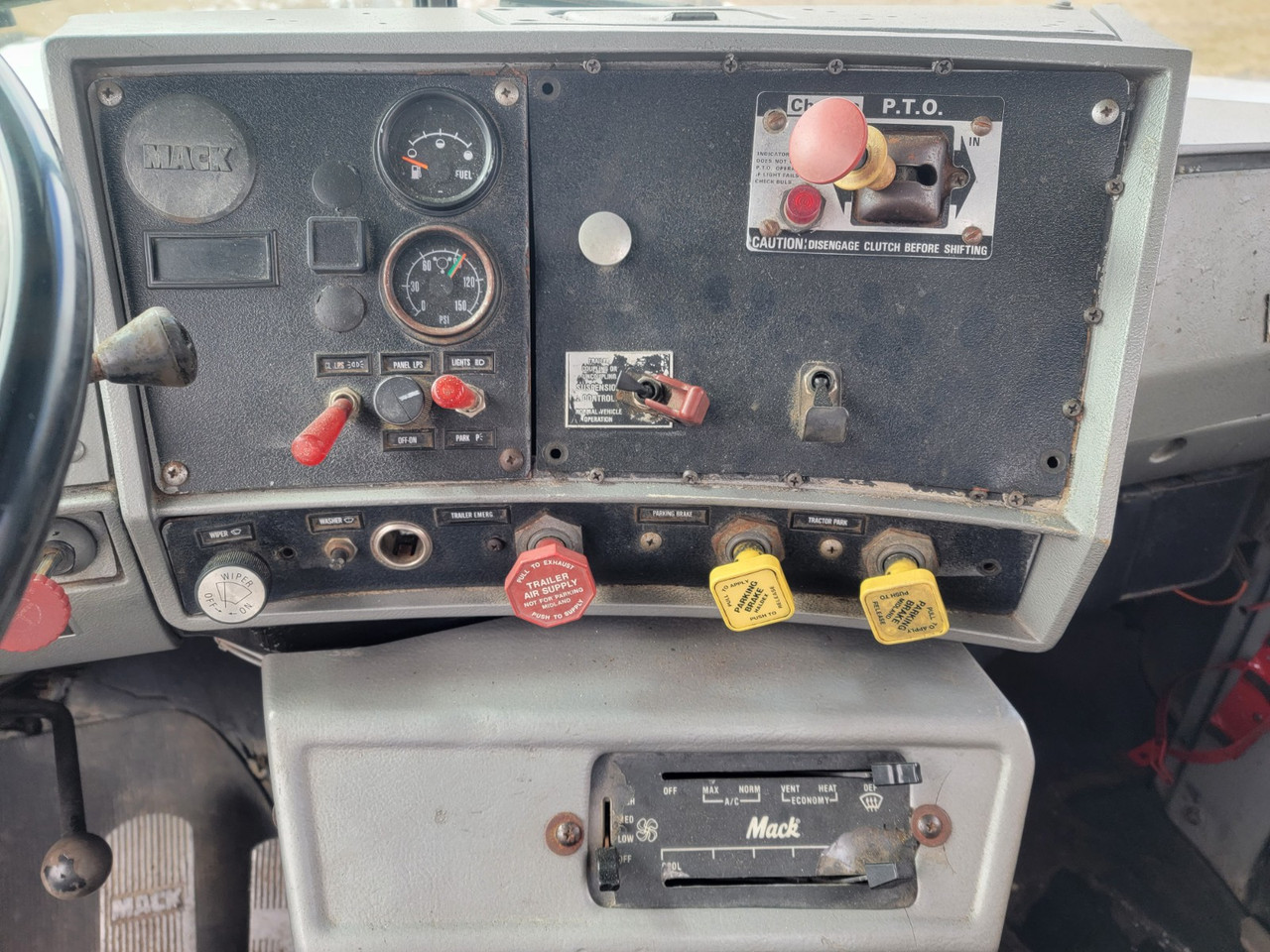 MACK SUPERLINER RW613