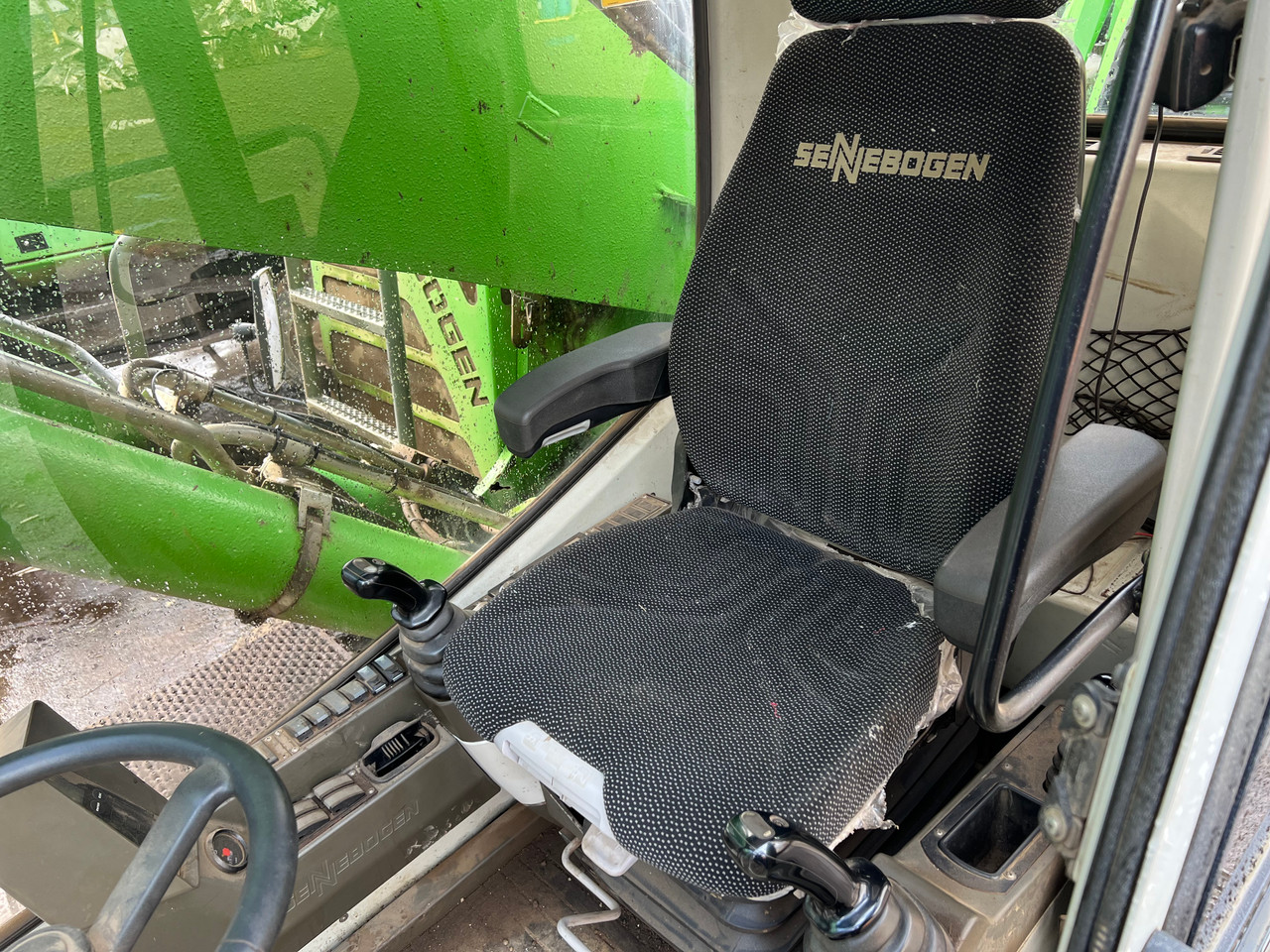 SENNEBOGEN 830M SCRAP HANDLER