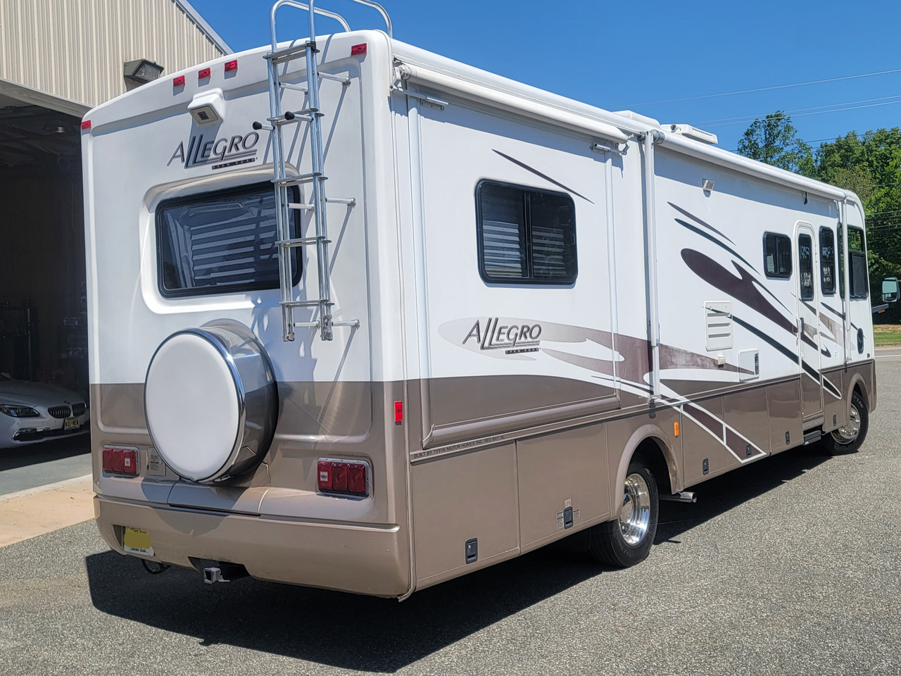 TIFFIN Allegro 33' Motorhome