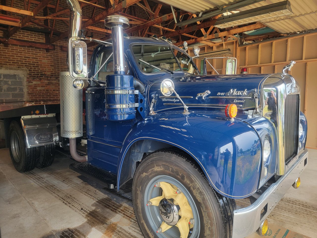 Mack B-61 B Model Show Truck