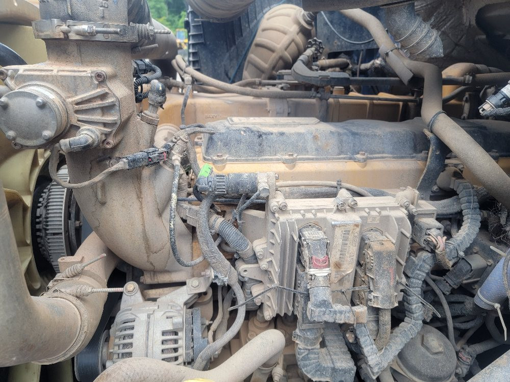 CAT CT660 Tri Axle Dump