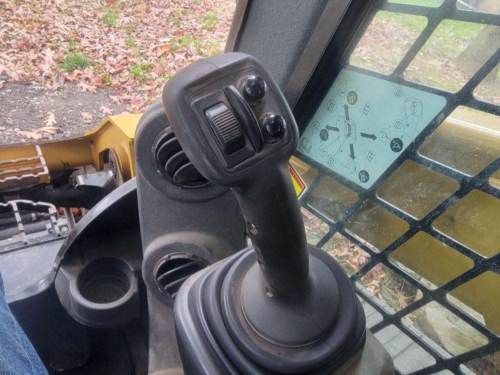 CATERPILLAR 279D TRACK STEER LOADER