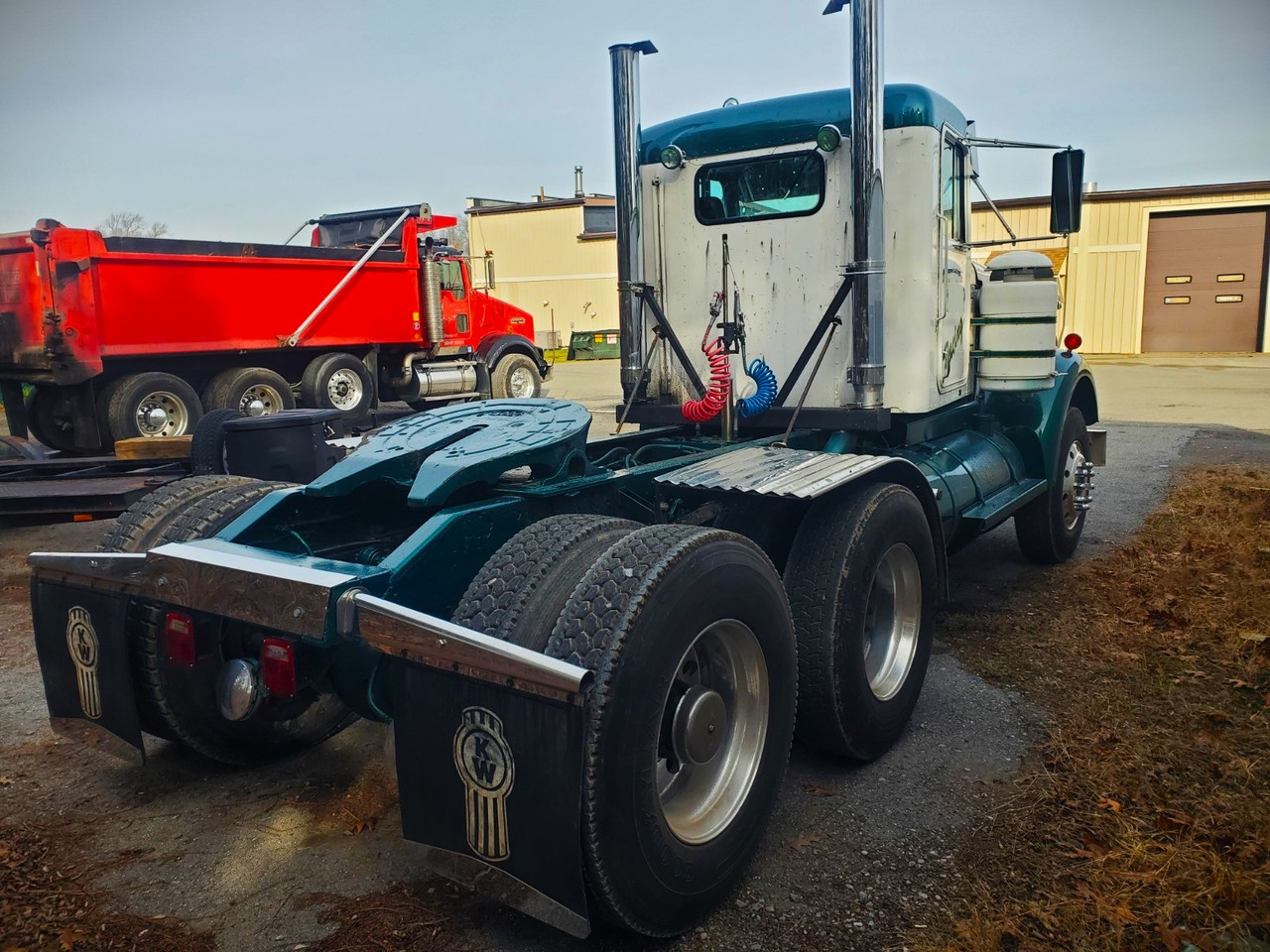 KENWORTH 925 Skinny Nose Tractor