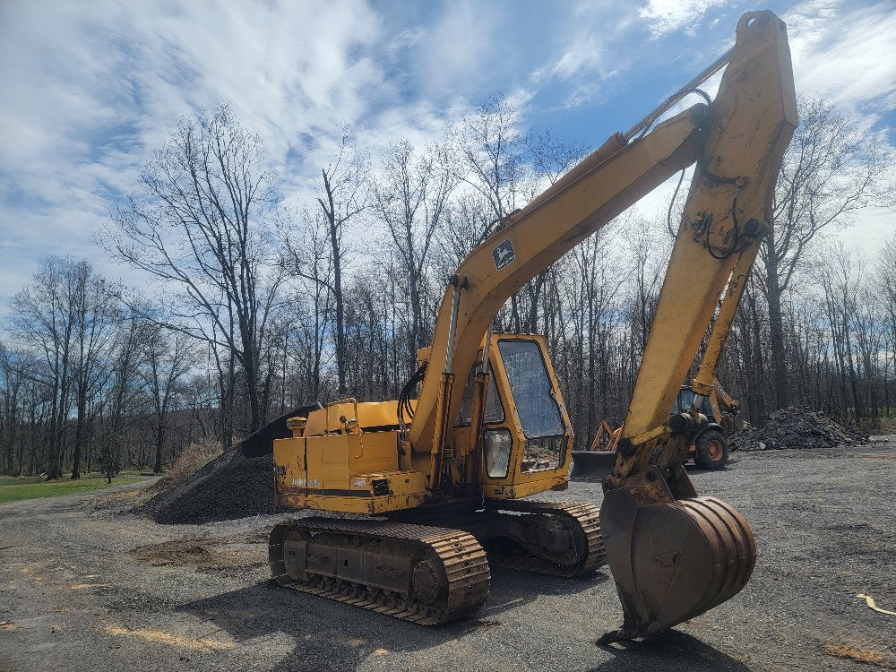 JOHN DEERE 490 EXCAVATOR