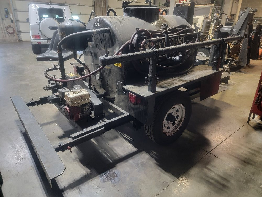 SEALMASTER TR 300 Heated Tack Coat Asphalt Distributor