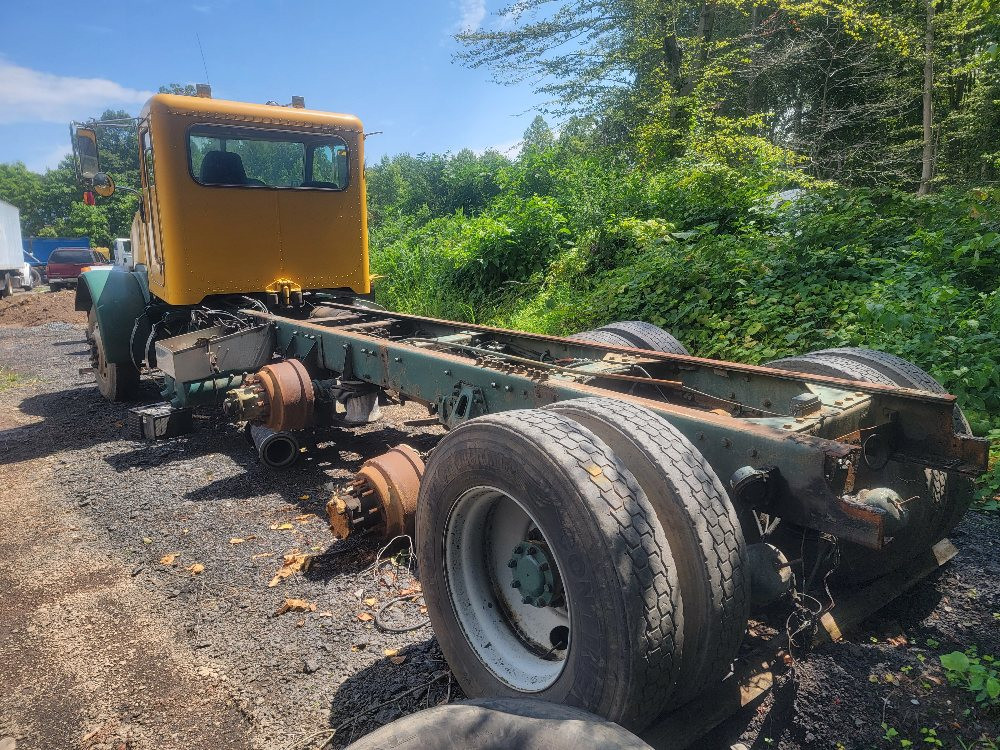 PETERBILT 357 Tri Axle Dump