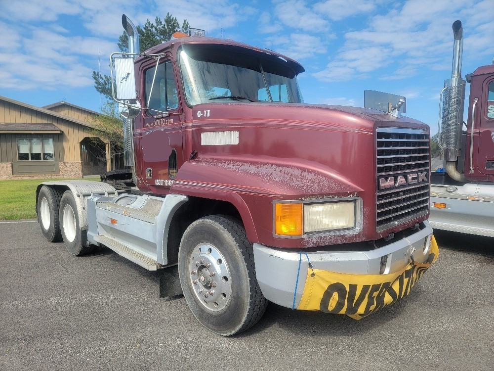 MACK CH613 TANDEM AXLE TRACTOR