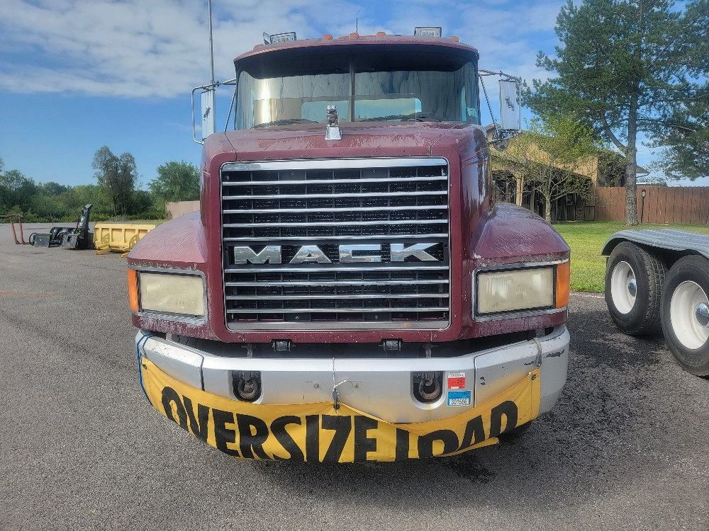 MACK CH613 TANDEM AXLE TRACTOR