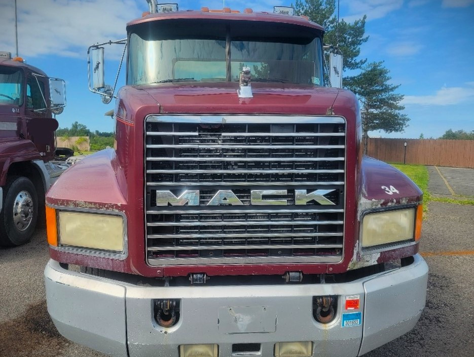 MACK CH613 TANDEM AXLE TRACTOR