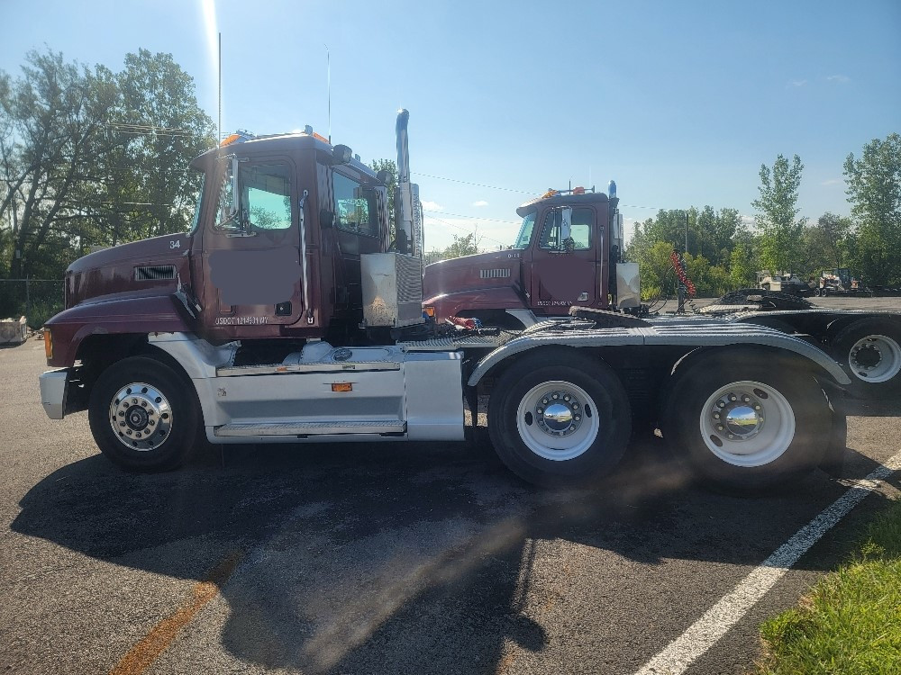 MACK CH613 TANDEM AXLE TRACTOR