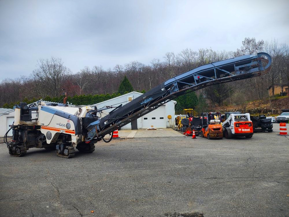 WIRTGEN 120F COLD PLANER - 4' Cut, 12''6'' Depth, 8.3 Cummins 304hp ...