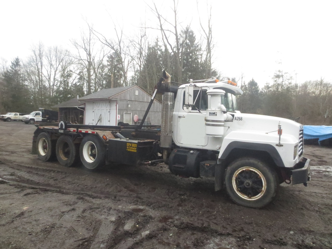R Model RD686SX Mack Roll-Off used for sale