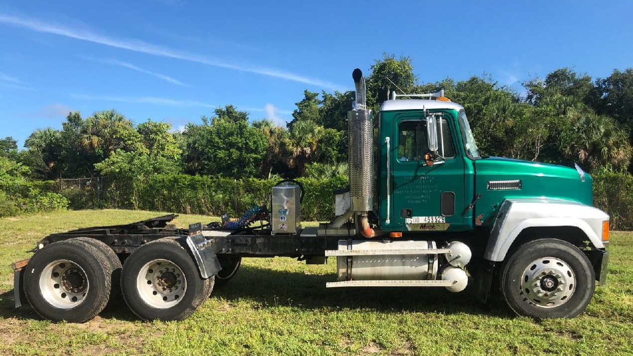 Mack CH613 Day Cab Tandem Tractor.