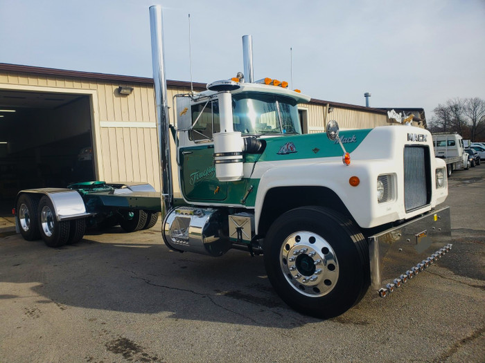 MACK R700 Tandem Custom Tractor