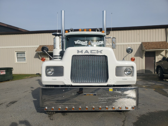 MACK R700 Tandem Custom Tractor