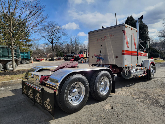 MACK SUPERLINER E-9 Double Eagle Sleeper