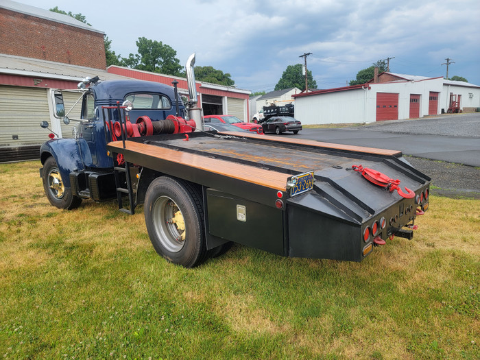 Mack B-61 B Model Show Truck