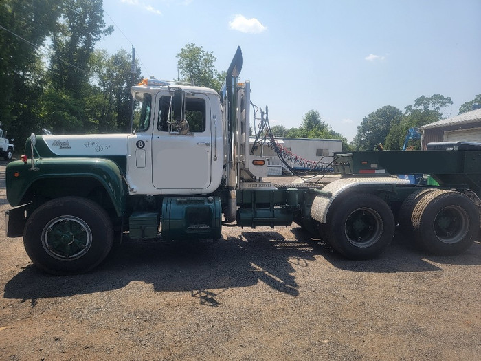 1984 MACK R-Model 688ST Day Cab Tractor