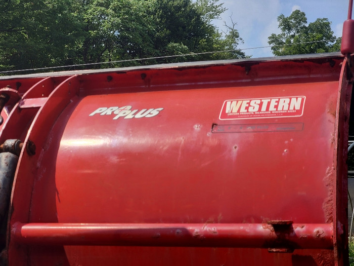 WESTERN Pro Plus 8.6ft Snow Plow