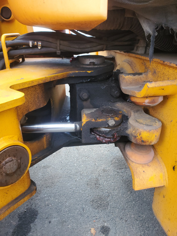 JCB 407B WHEEL LOADER - w/Forks, 1 yrd. Bucket, Runs and Operates ...
