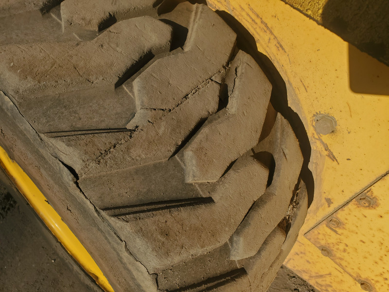 GEHL SKID STEER DX 6625