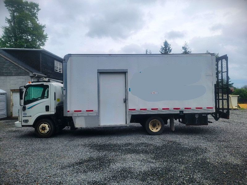 ISUZU NPR Cab Over 20ft Box Truck