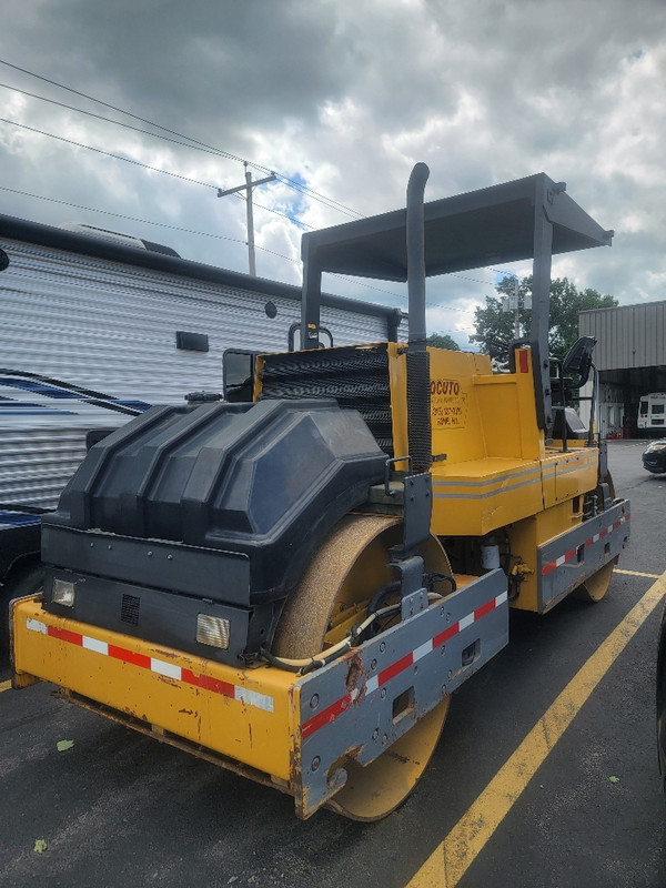 DYNAPAC CC421 Double Vibratory Drum Roller
