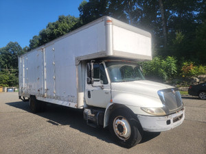 INTERNATIONAL 4300 24ft Box Truck