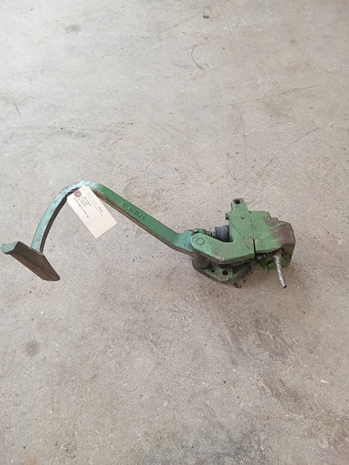 John Deere AR42400 R31454 R42007 Brake valve Housing and pedal