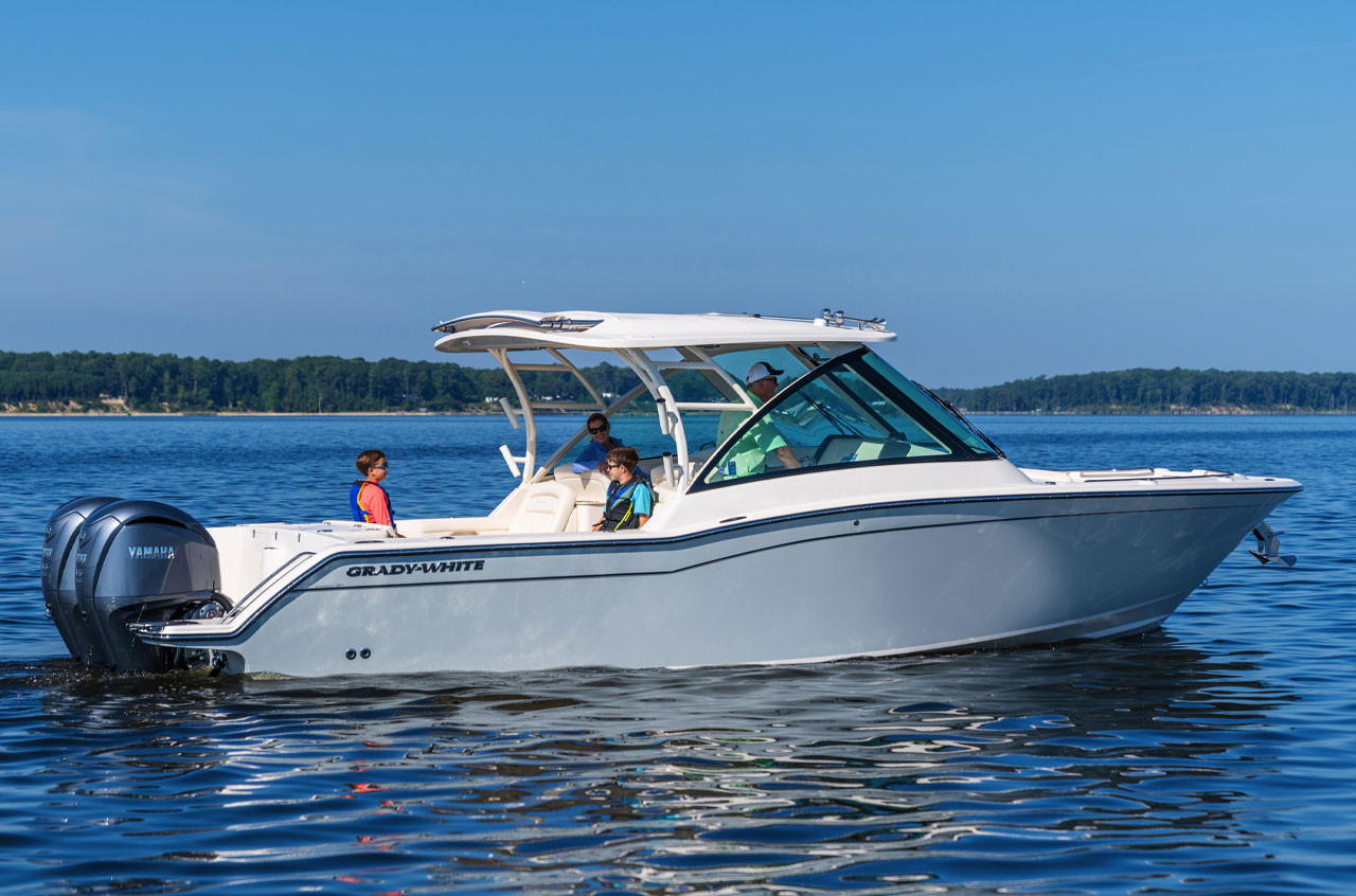 Grady-White Freedom 325with Twin Yamaha Outboards | Dual Console