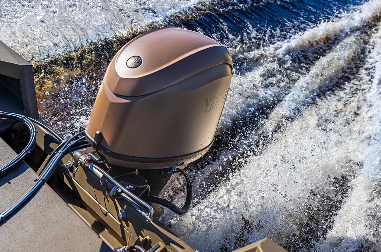 Yamaha 60 hp Outboard | Remote Mechanical, 20" Shaft | Matte Brown | F60LC3