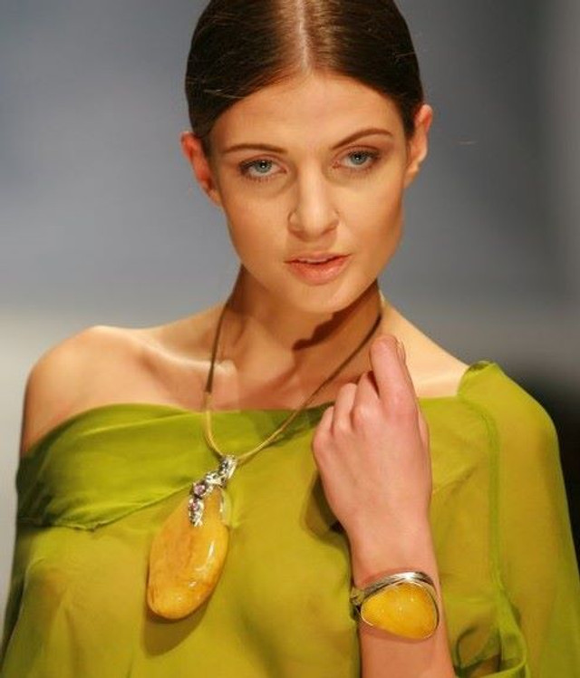 Amber Jewelry Made by Experts Amber Artisans.