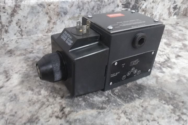 Vickers DG4S4 012A U B 60 879279 Directional Control Valve - Solenoid ...