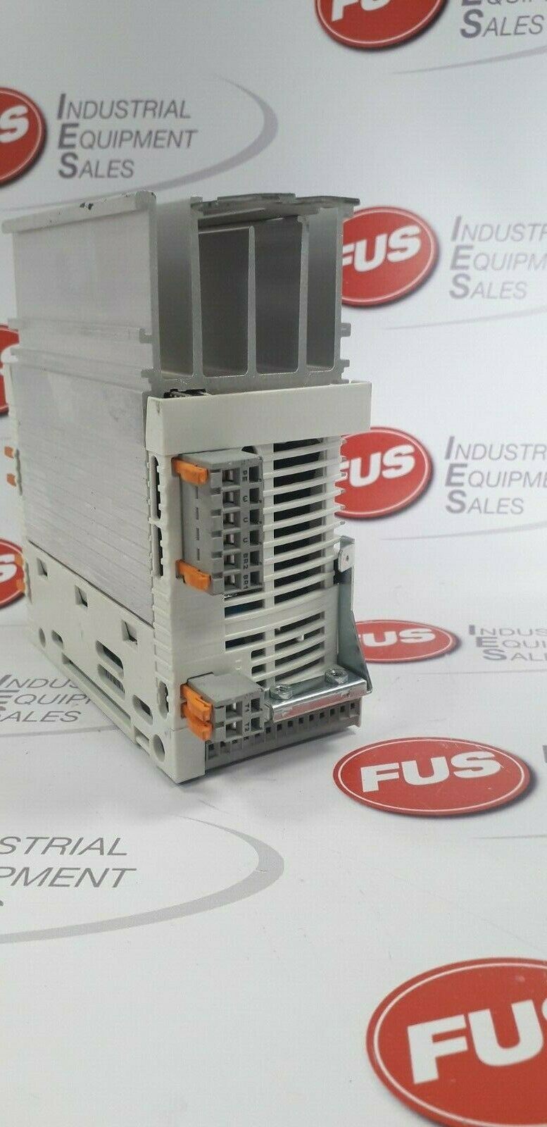 Lenze Type : E82EV371_2C Inverter 8200 Vector - FUS Industrial